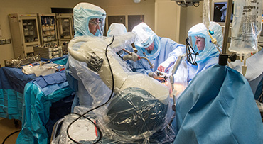 Total Knee Replacement: Minimally Invasive Surgery - UChicago Medicine